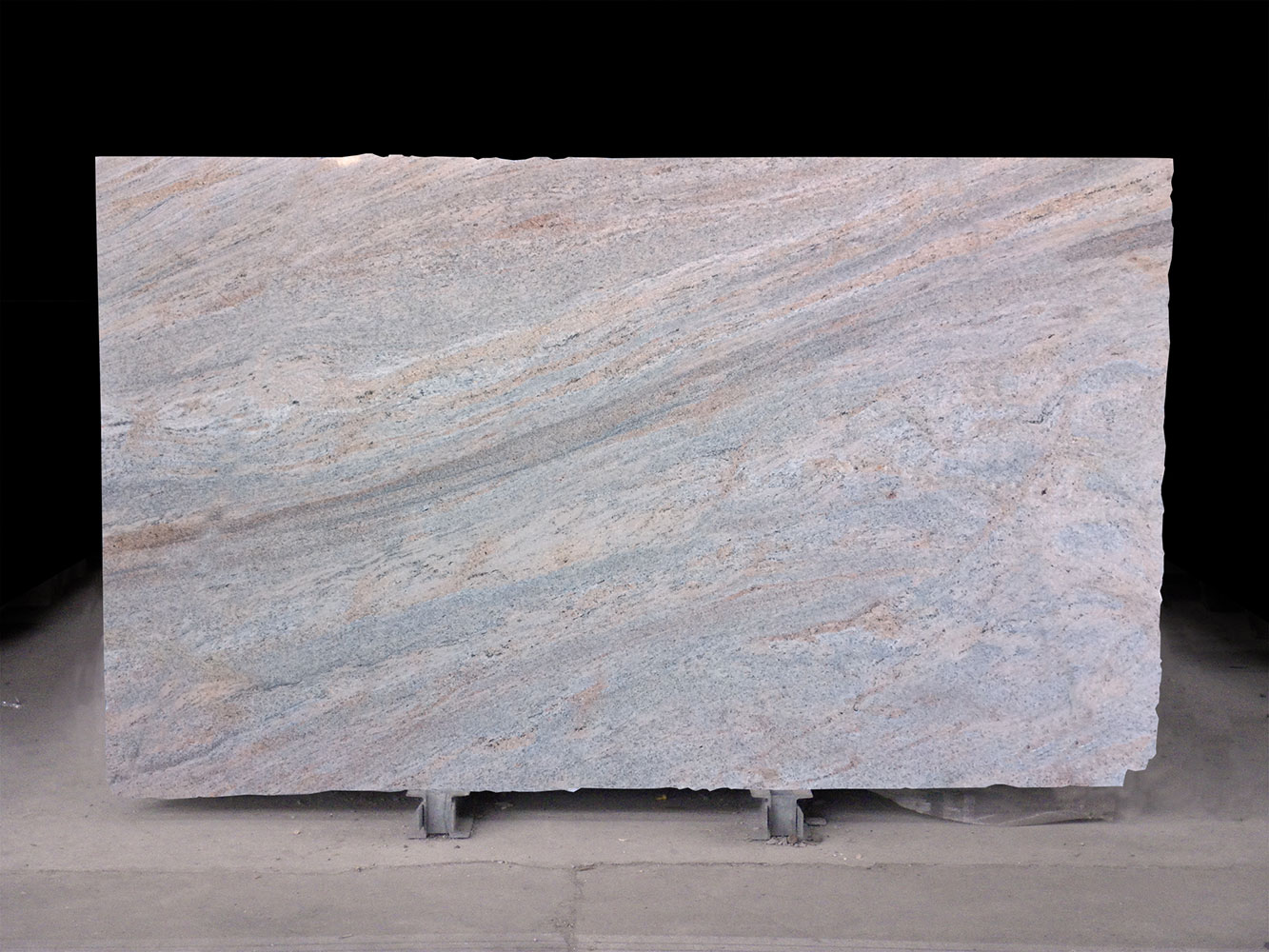 Colonial Ivory granite: slabs and blocks on sale | Ferrari Graniti